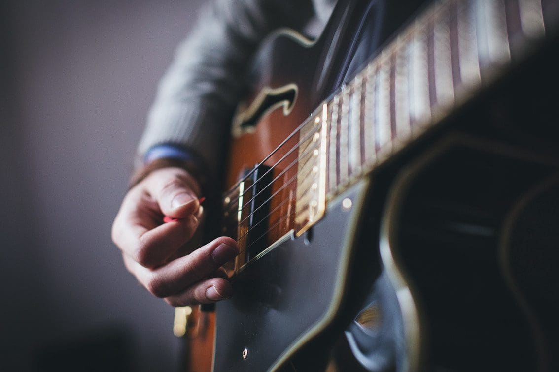 Using a E-learning Platform for Guitar Chords