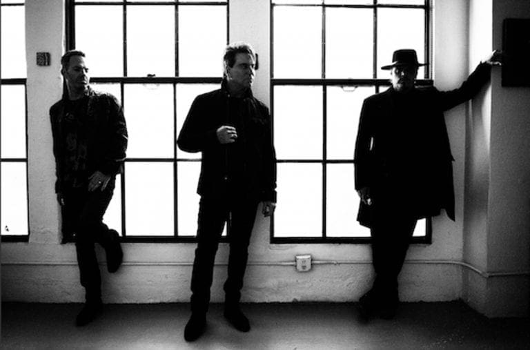 LA based darkwave band Ashrr launches new single/video ‘Waves’