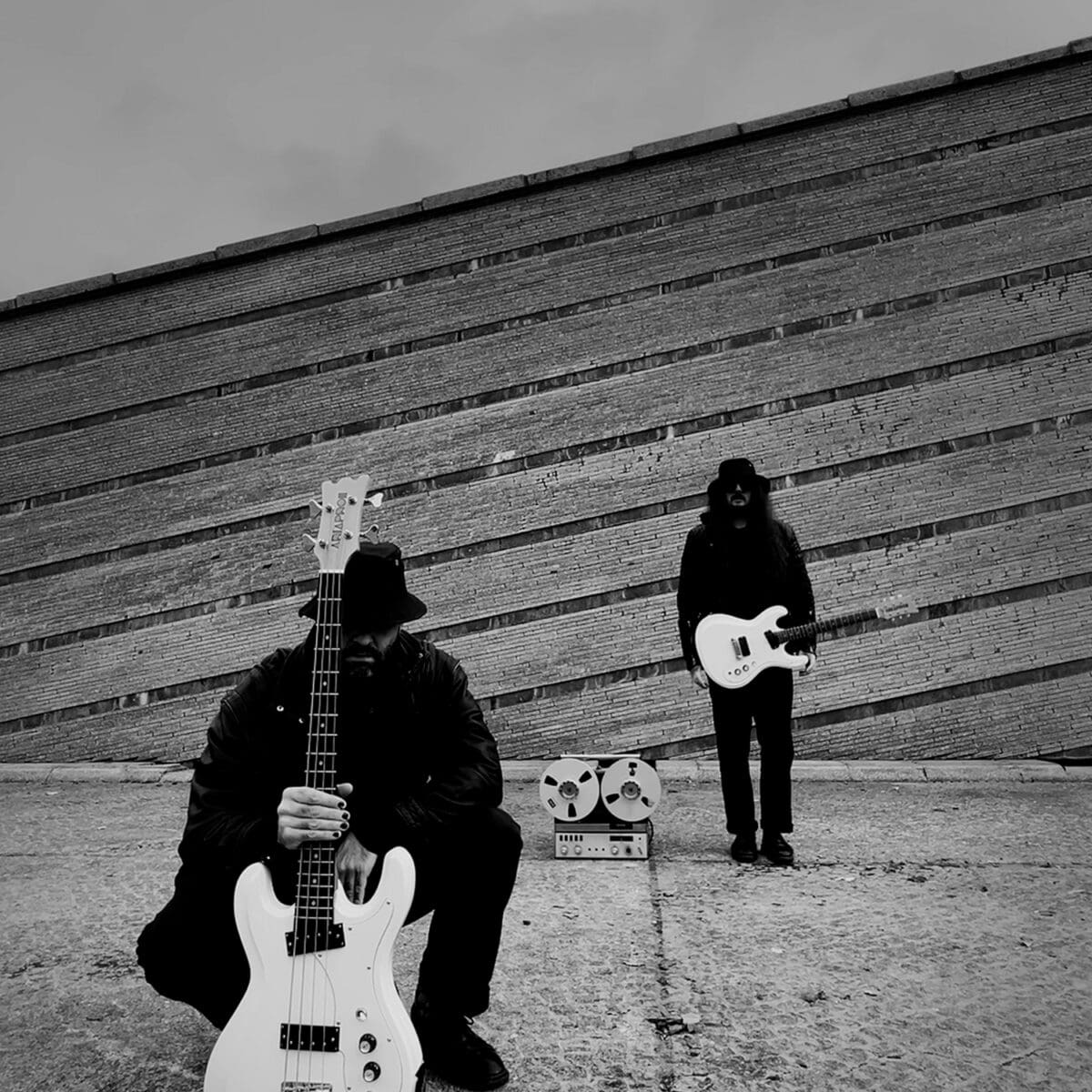 Twin Noir Presents Schwarze Katze Single Out Now
