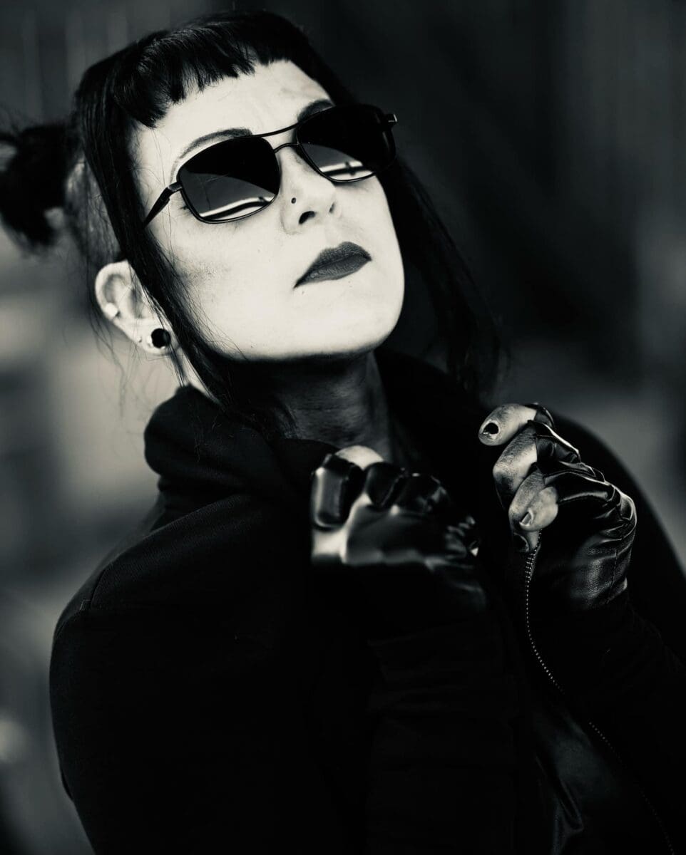 Unter Null returns with free 'Coming Up To Breathe' single