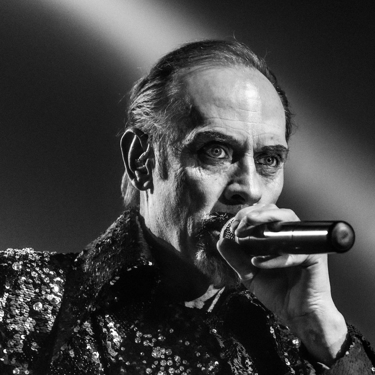 Peter Murphy: "Swoon (Magic Wands Remix)" out